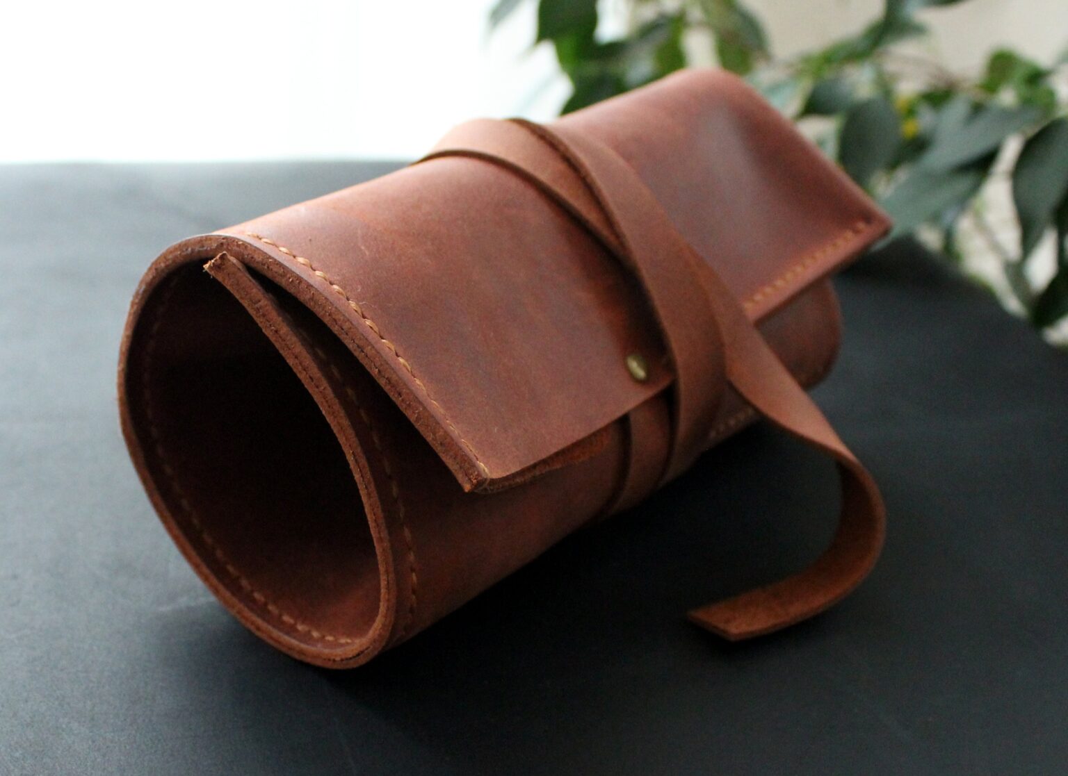 Genuine brown leather watch roll | Anger Refuge